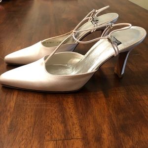 Stuart Weitzman | Shoes | Size 65 Stuart Weitzman White Satin Quadro ...